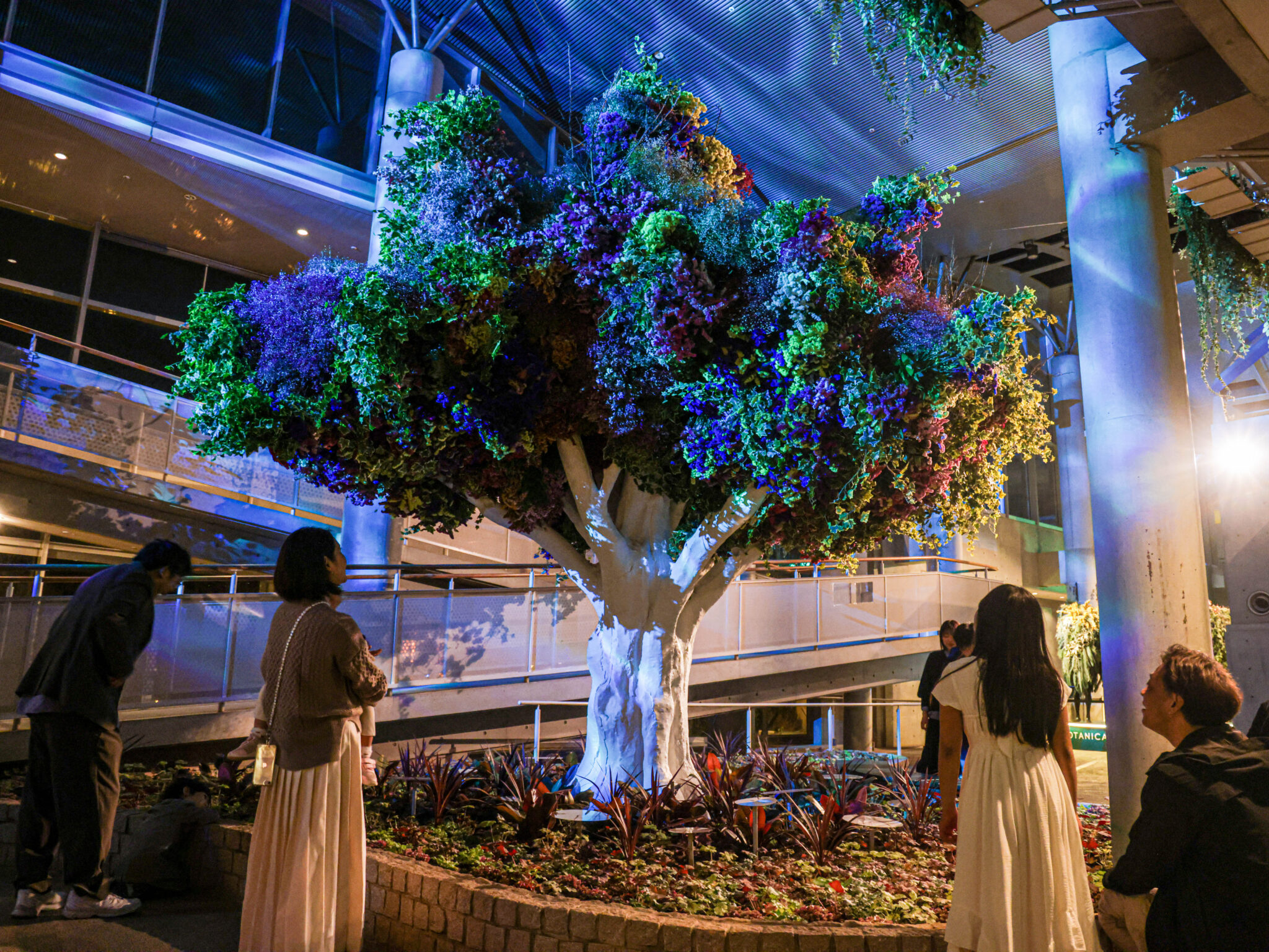 Main vidual and window display by Hikaru Seino for PARCO. | 清野光 Hikaru ...